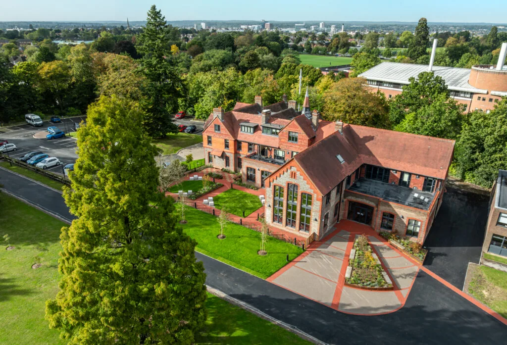 New Sixth Form Study Centre and School Library - Leighton Park ...